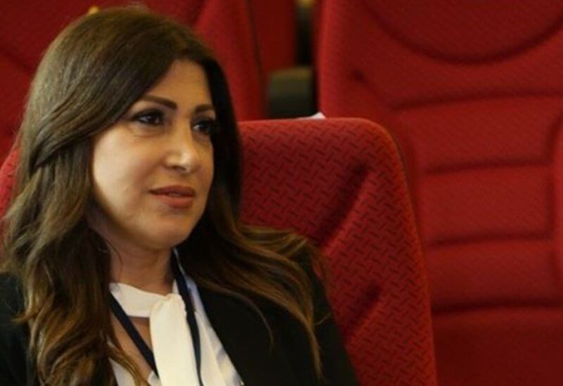 الإعلامية غادة عيد تستقيل من حزب سبعة... سابقى فرداً بين مجموعات الثوار ...