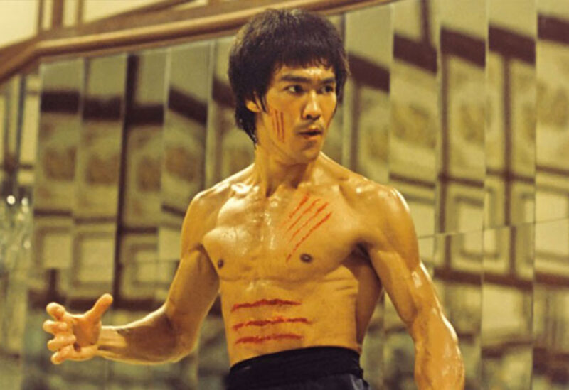 بالفيديو: طفلة في السابعة من عمرها تجسد حركات بروس لي بدقة عالية