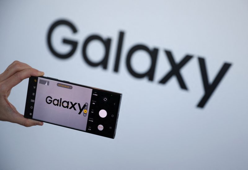 صورة.. مستخدمون يشتكون من عيب غريب في شاشة Galaxy S23 Ultra